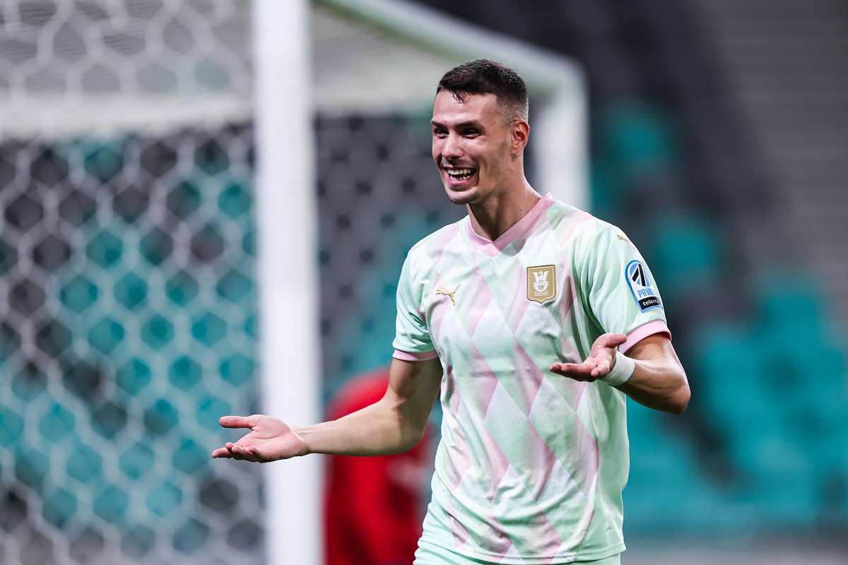 Olimpija navdušila in ušla Mariboru, Celjanom spodrsnilo pri Radomljah ...