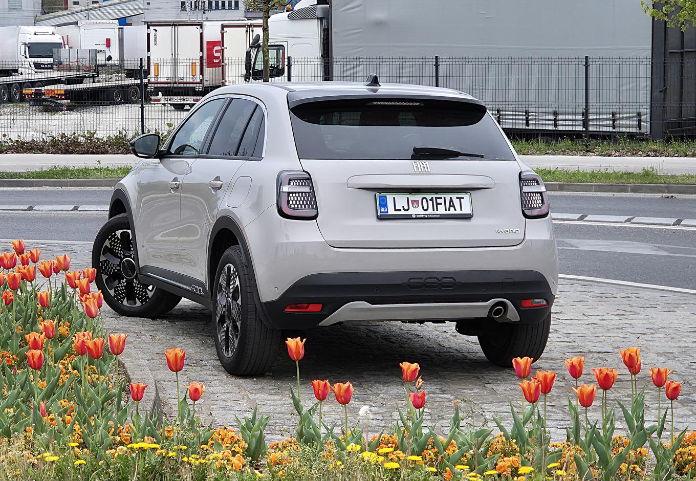 Fiat 600 - pozabite na original, to je nova zgodba - je dovolj unikatna ...