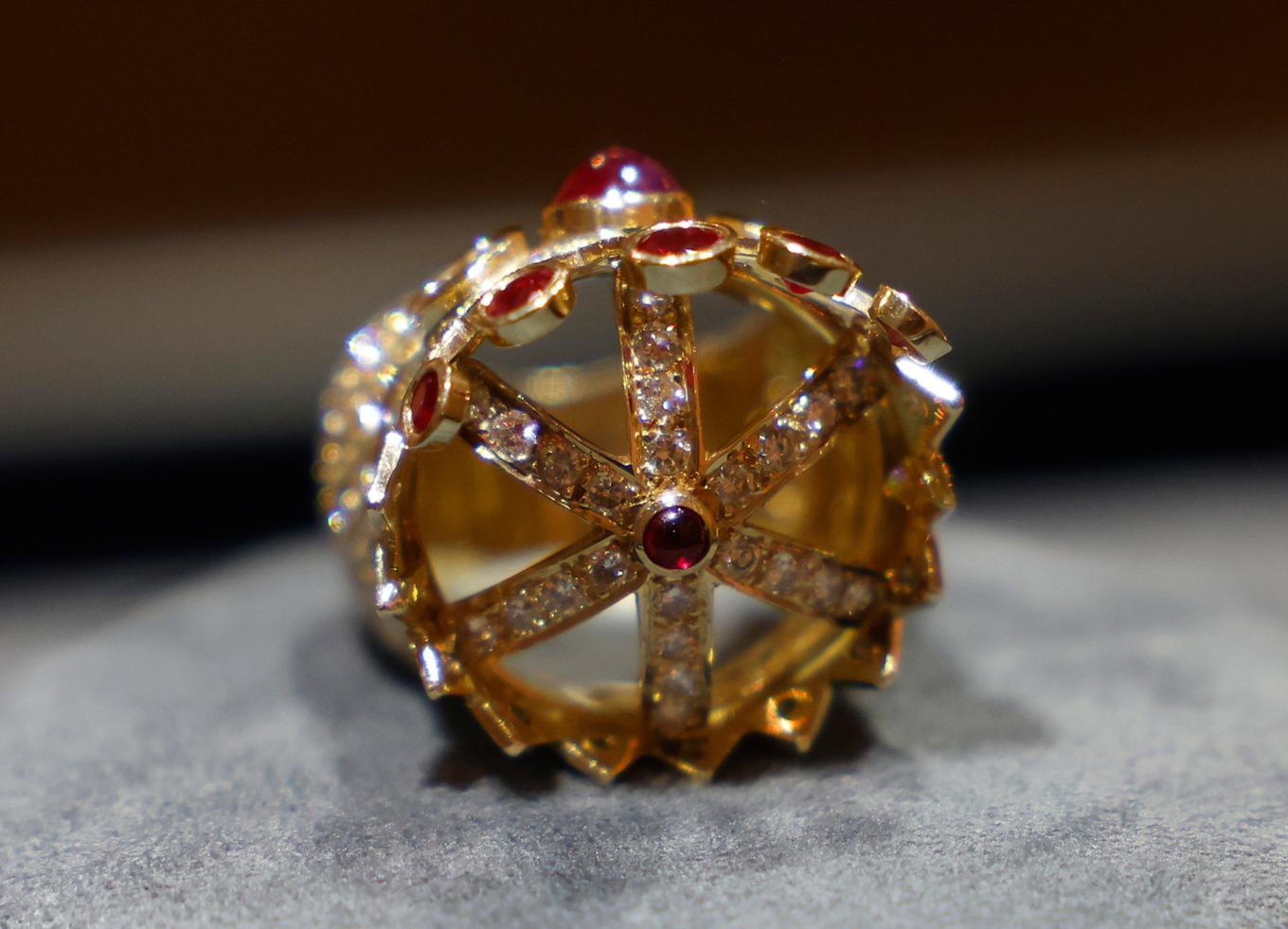 Prstan Tupaca Shakurja prodali za rekordnih milijon dolarjev - siol.net