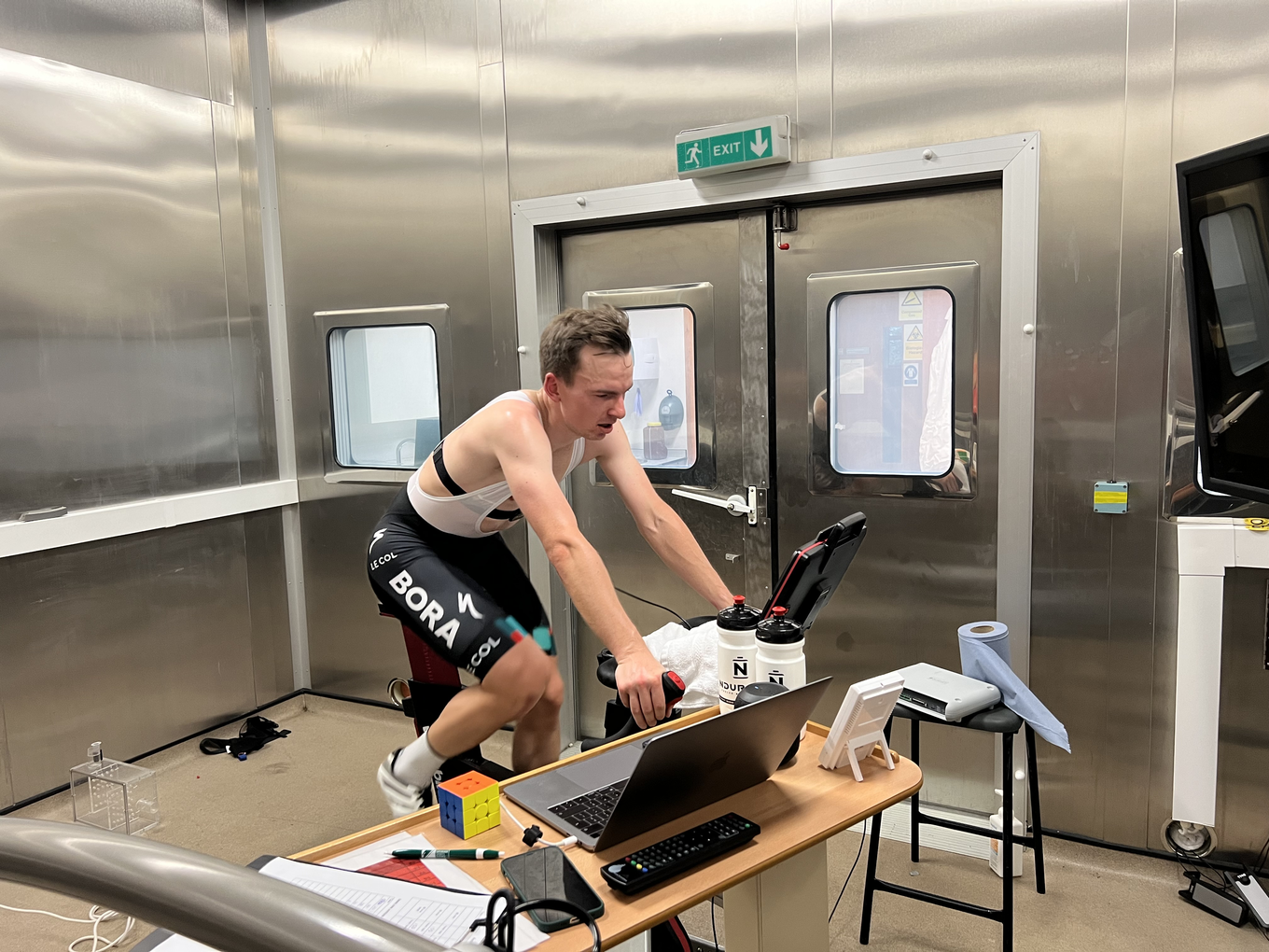 Dr. Tim Podlogar, znanstvenik, ki bo v ekipi BORA - hansgrohe bdel nad ...