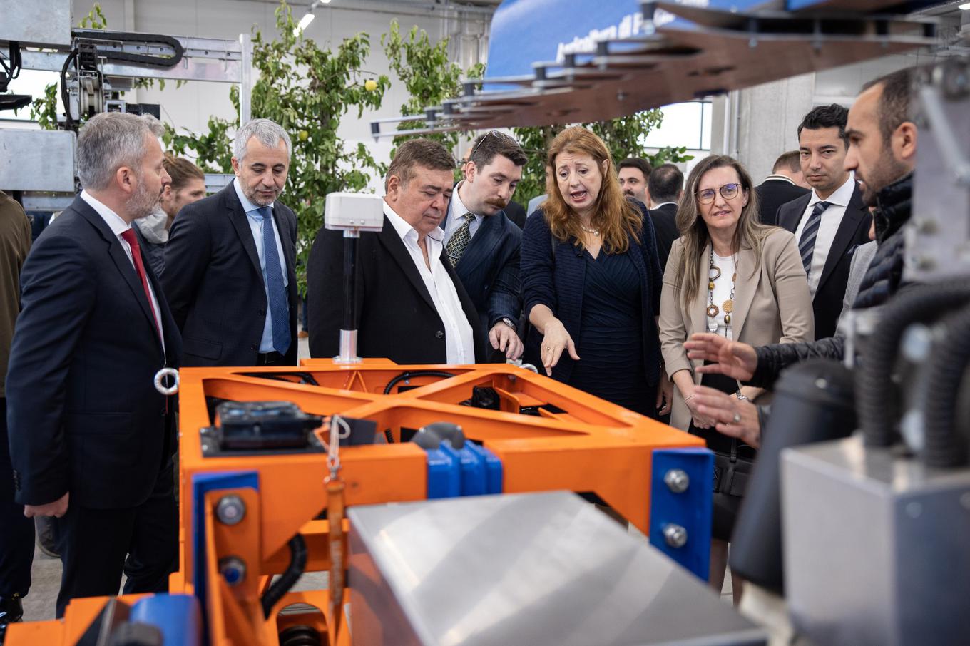 PeK Automotive bo robote proizvajal v novih prostorih v Logatcu #video ...