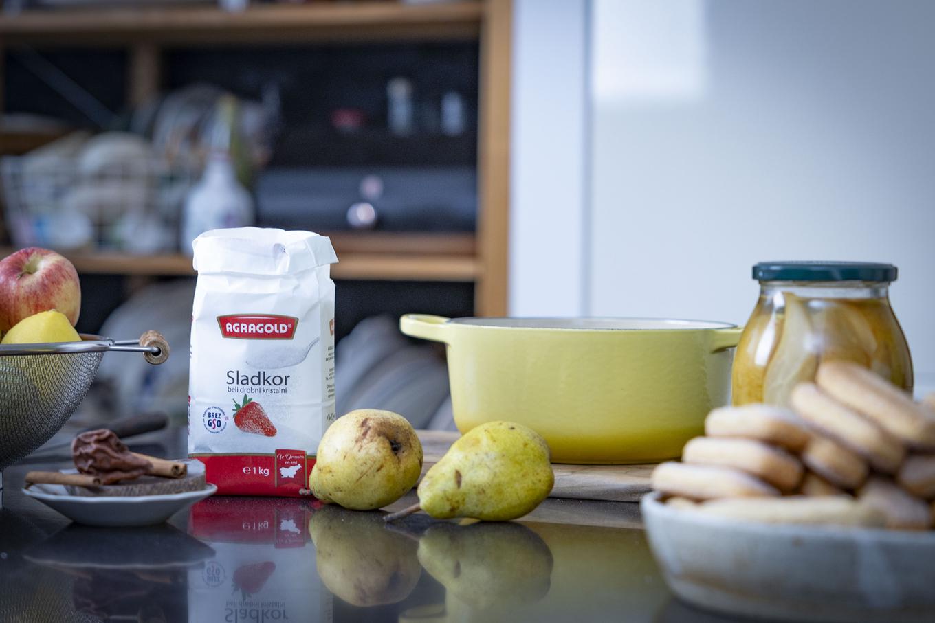 Popolna jesenska sladica: recept za tiramisu s hruškami #video - siol.net