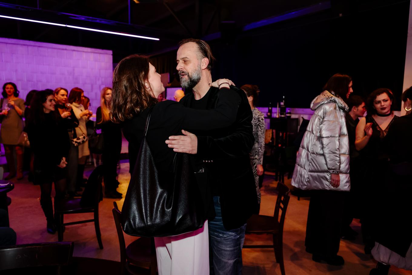 Igralec Uroš Fürst zaljubljen v mlado dramaturginjo - siol.net