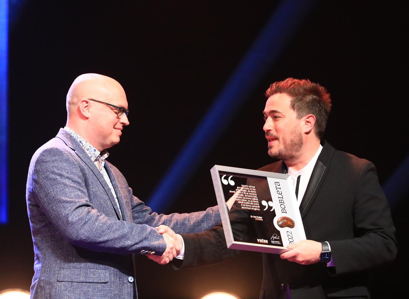 Večerov Bob leta 2022 antropologu Danu Podjedu - siol.net