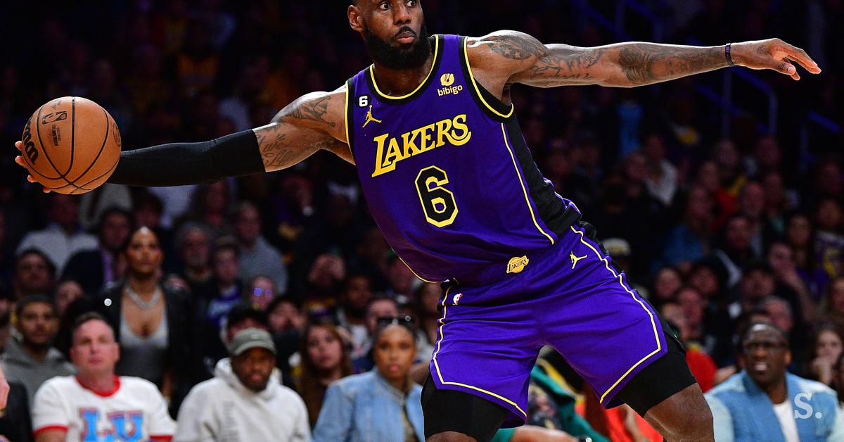 Dres LeBrona Jamesa prodali za rekorden znesek - siol.net