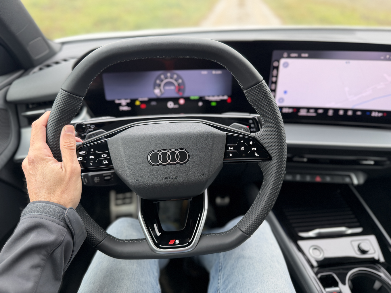 Audi z novim Q3: med vožnjo hitro pokaže svoje adute, koliko pa bo v ...