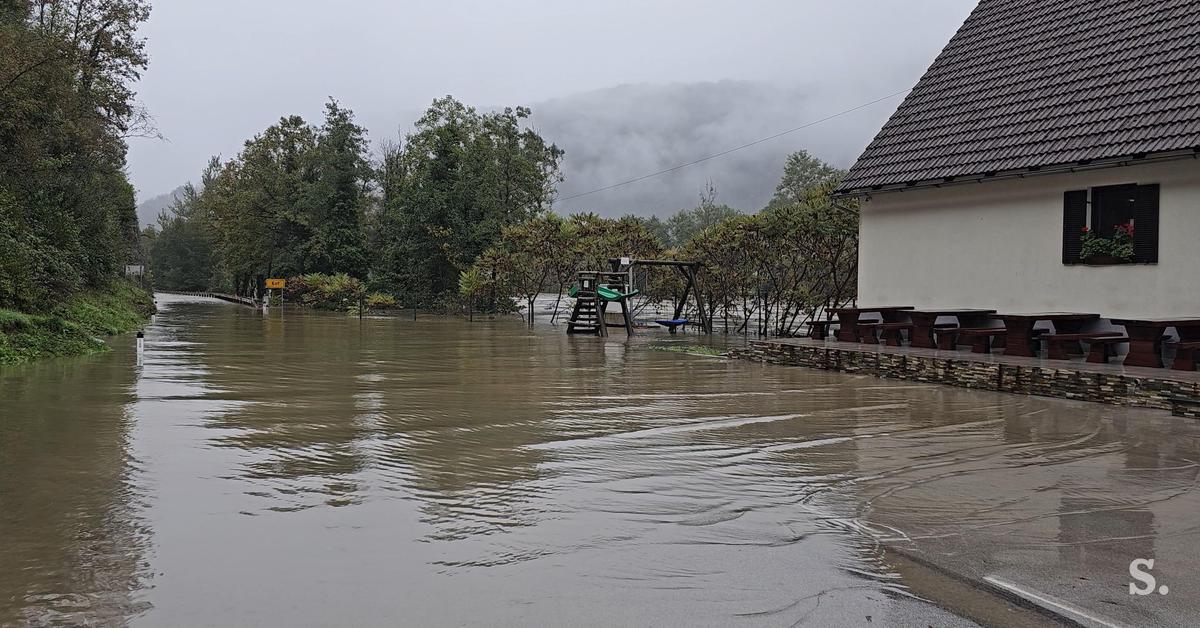 Krka bo v soboto še poplavljala, a bo gladina vode nato začela upadati ...