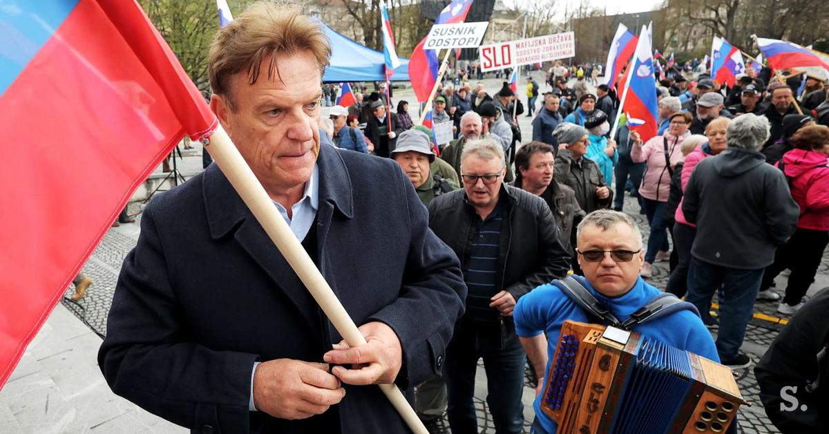 Rupar zbira podpise za vložitev predloga zakona o izrednem zvišanju ...