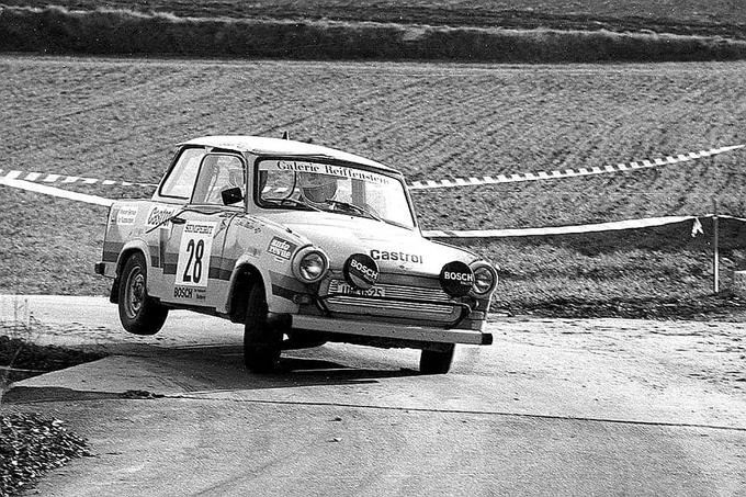 "Ujeti" v Sloveniji: štirje Nemci s trabantom proti domu #foto - siol.net