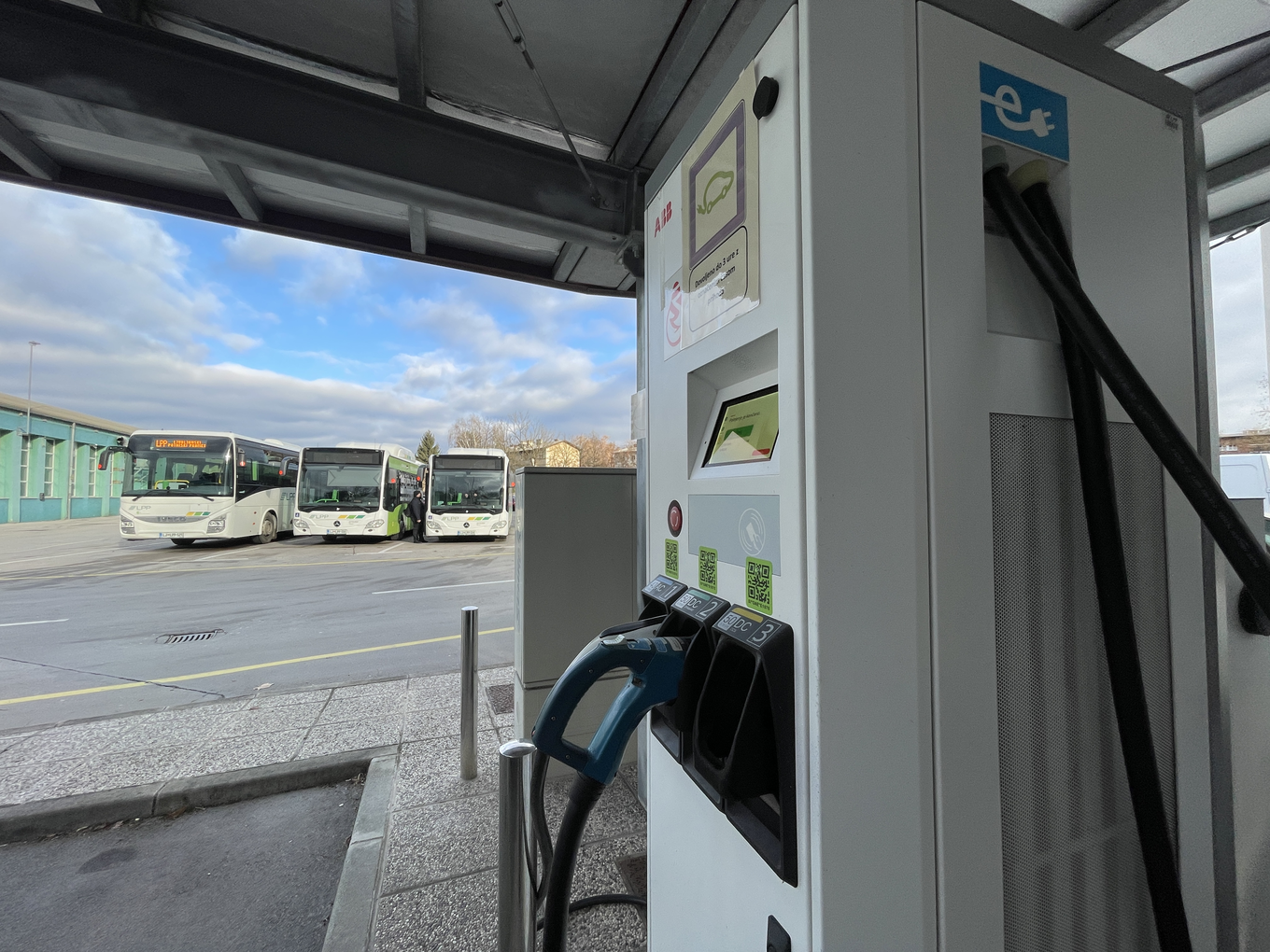 Se spomnite Ikarusa? Njihov novi avtobus prvič tudi v Ljubljani. #foto ...