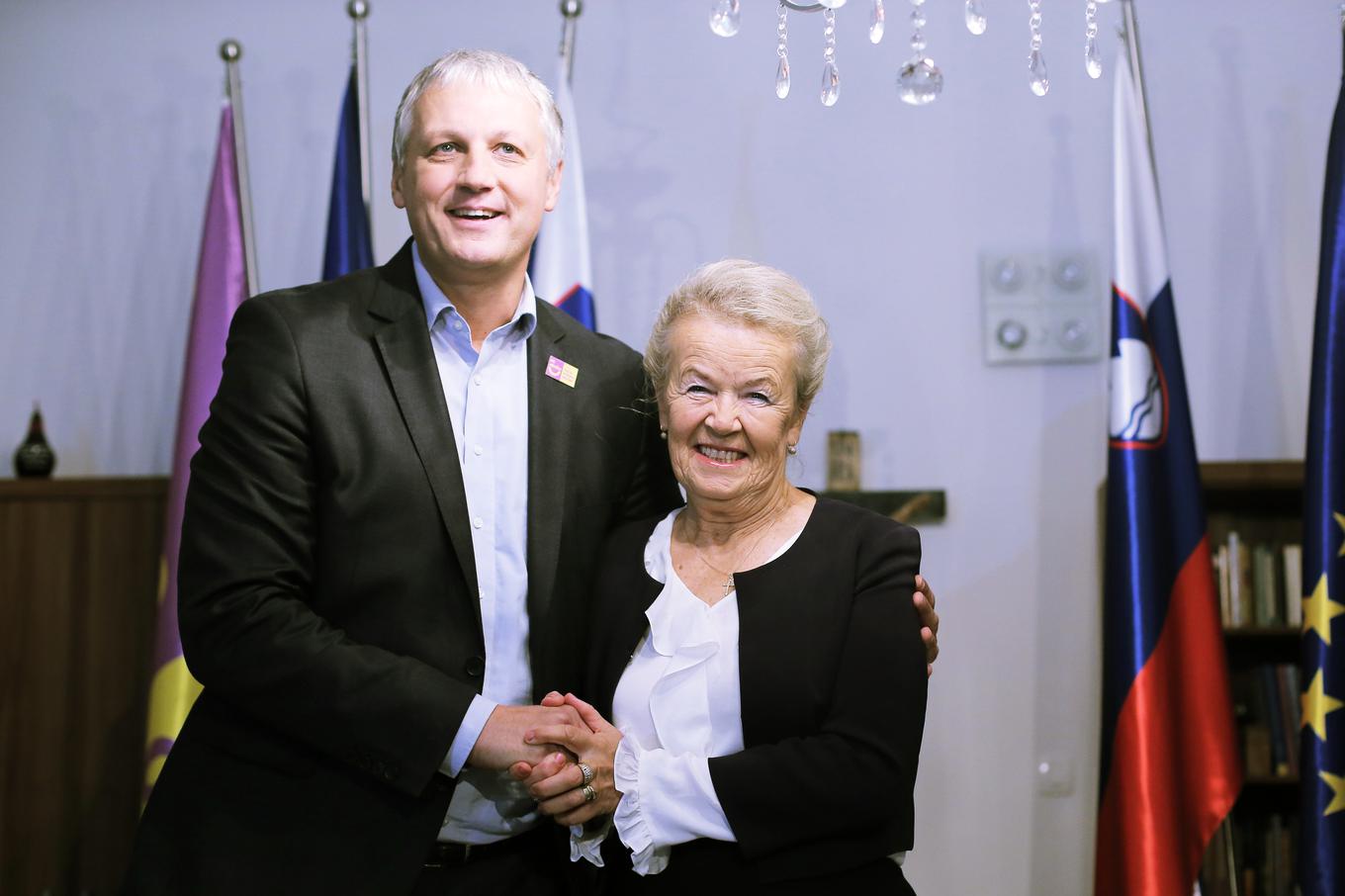 ANGELCA LIKOVIČ (letnik 1944) - siol.net