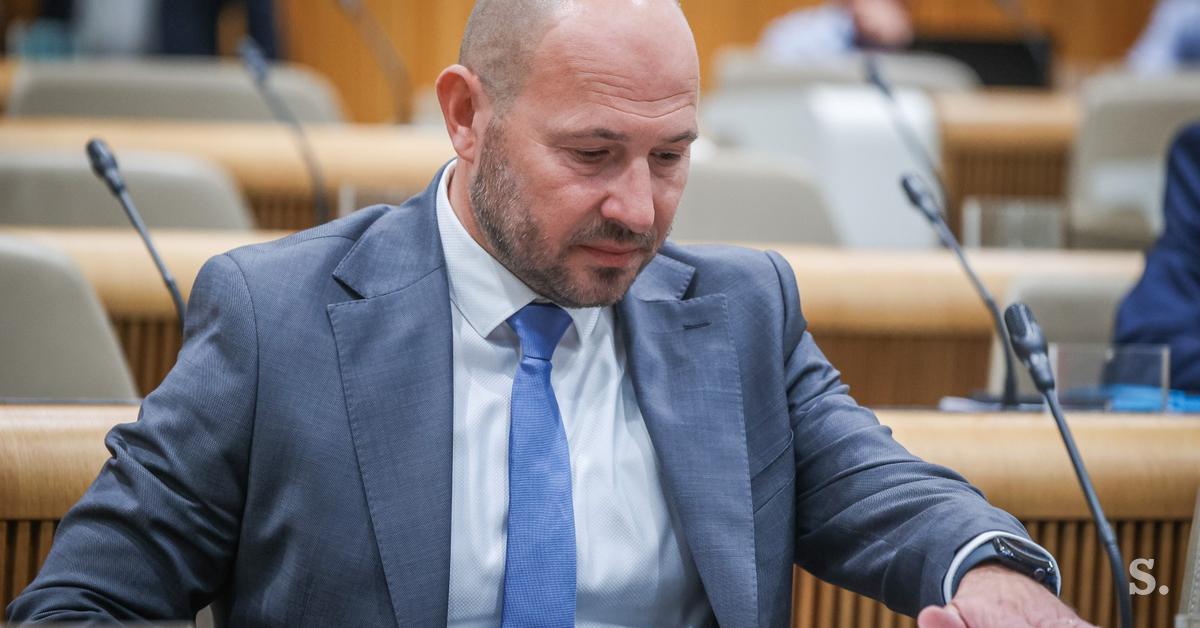 Vrtovec že napovedal prve ukrepe: širitev avtocest in nočna dela - siol.net