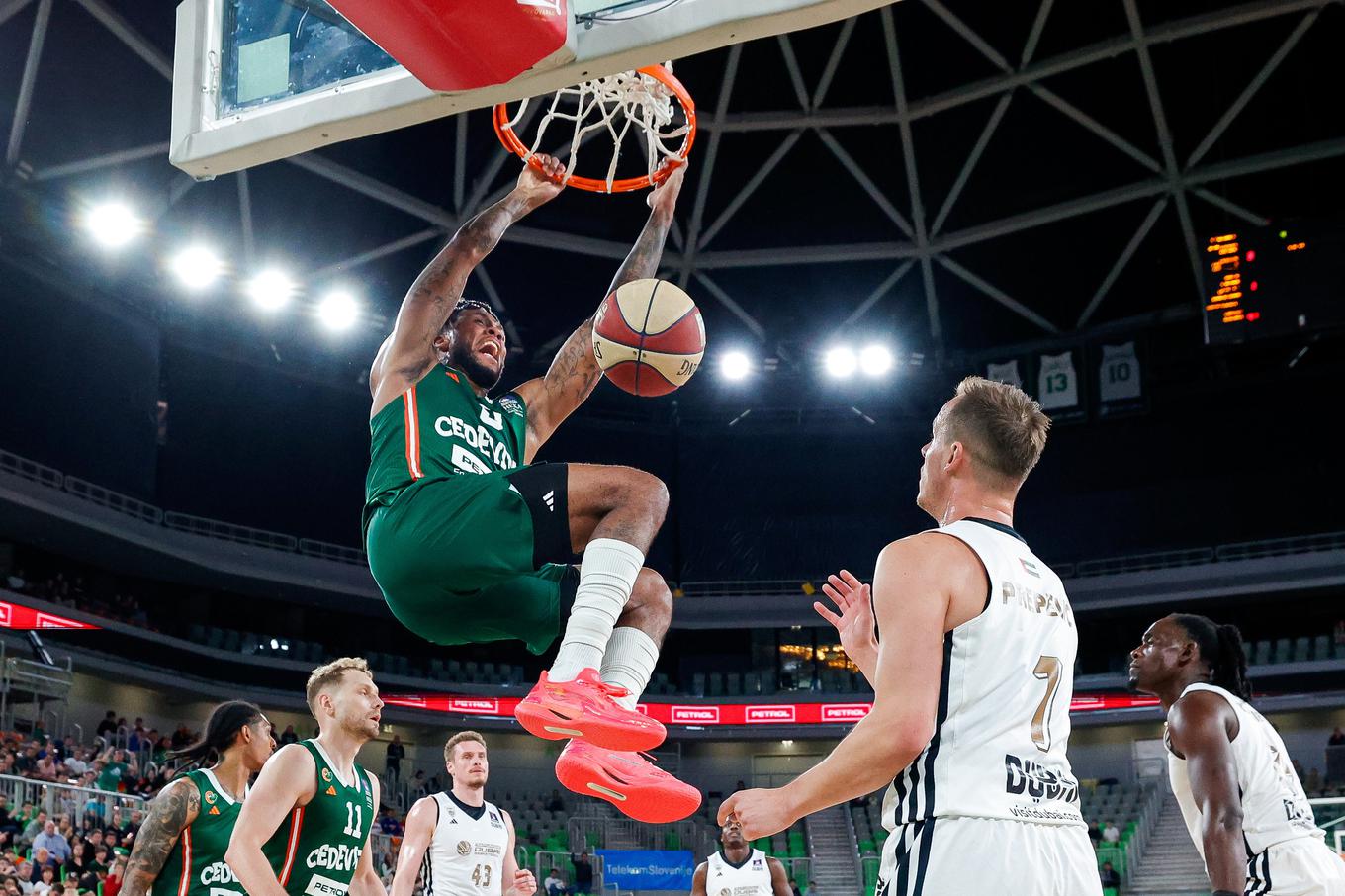 Samo Cedevita Olimpija izsilila tretjo tekmo, Alekseju Nikoliću vzkliki ...