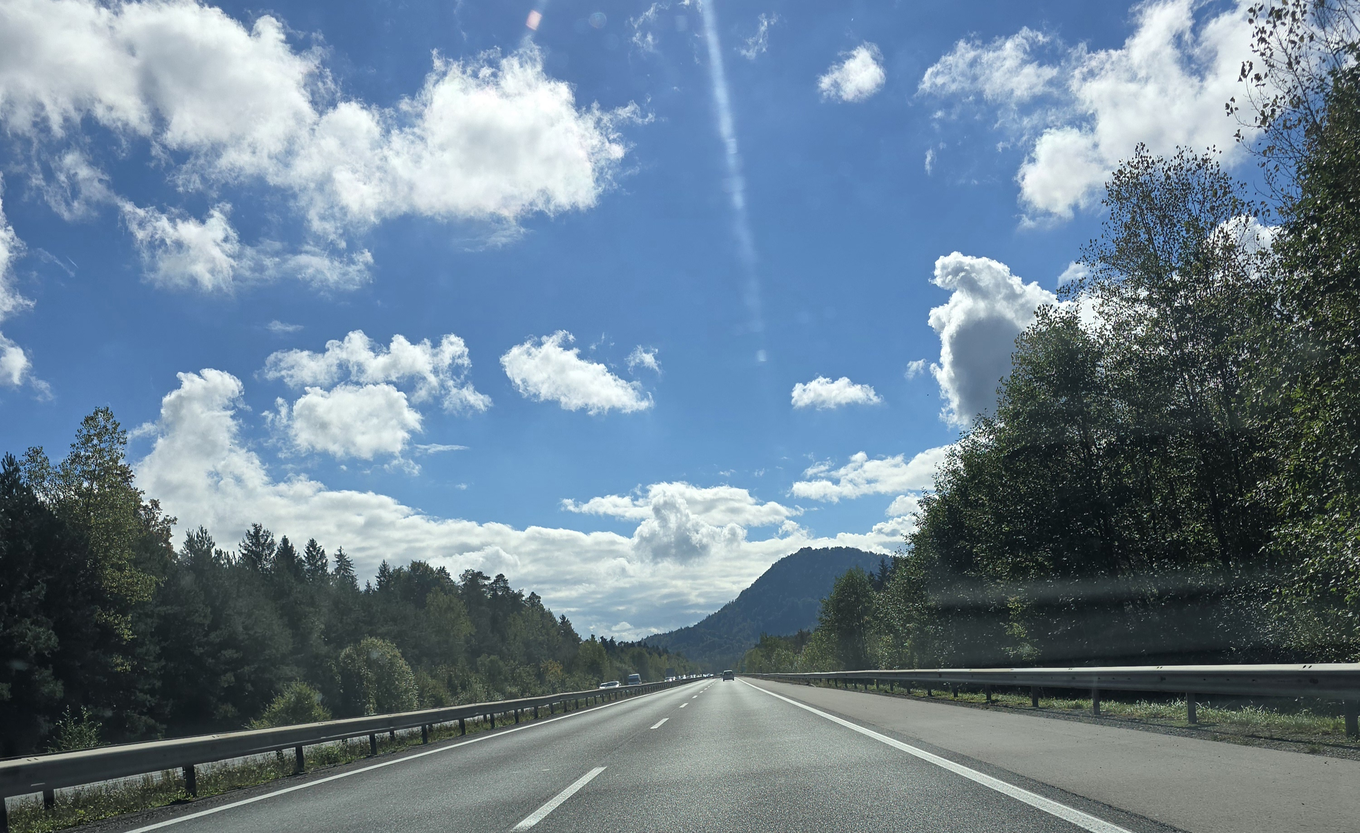 Tako bo v torek sonce pregnalo oblake #animacija - siol.net