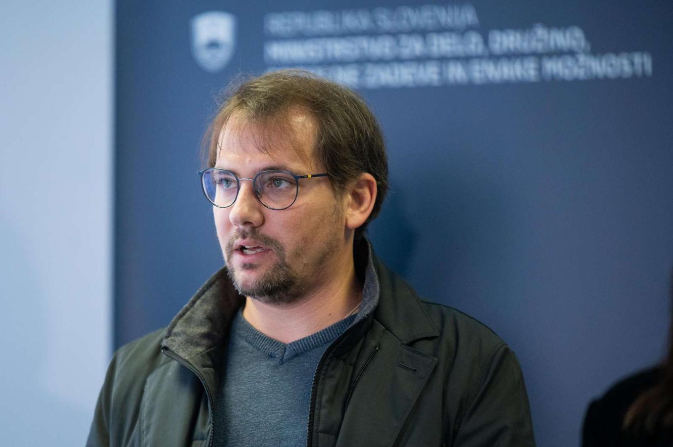 Državni sekretar ogorčen nad besedami Mirka Tuša - siol.net