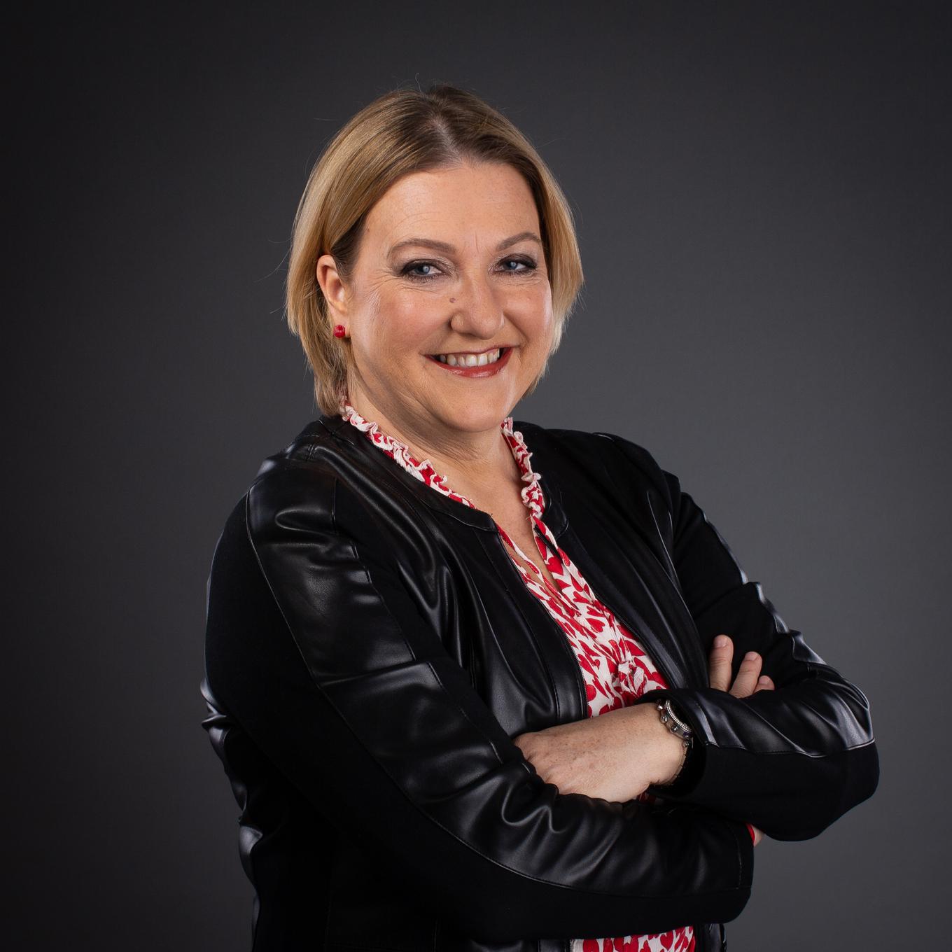 Mateja Malnar Štembal: Glavobol za seks, pričeska za javni nastop ...