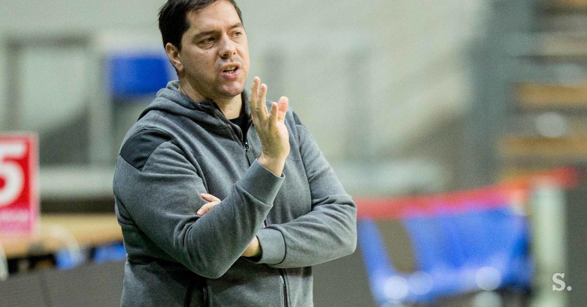 Filipovski iz komentirnice nazaj ob parket - siol.net