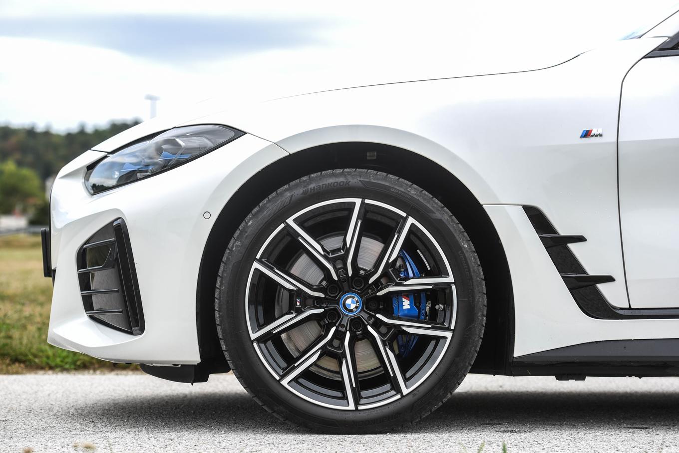 Je vreden spremembe? Vse to na cesti ponuja novi BMW. #foto - siol.net