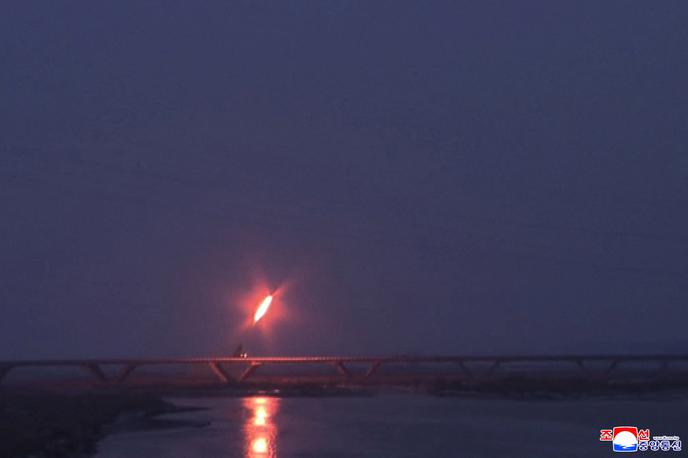 Severna Koreja izstrelila balistično raketo - siol.net
