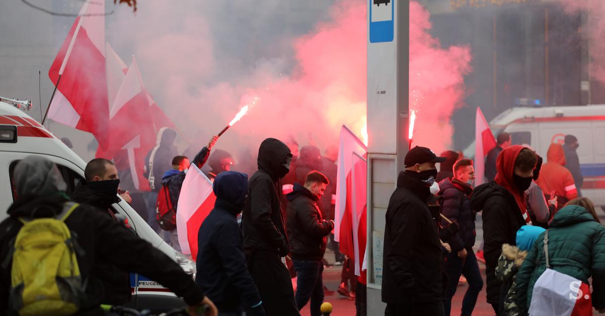 Po izgredih nacionalistov v Varšavi pridržali več kot 300 ljudi - siol.net Po izgredih nacionalistov v Varšavi pridržali več kot 300 ljudi - siol.net