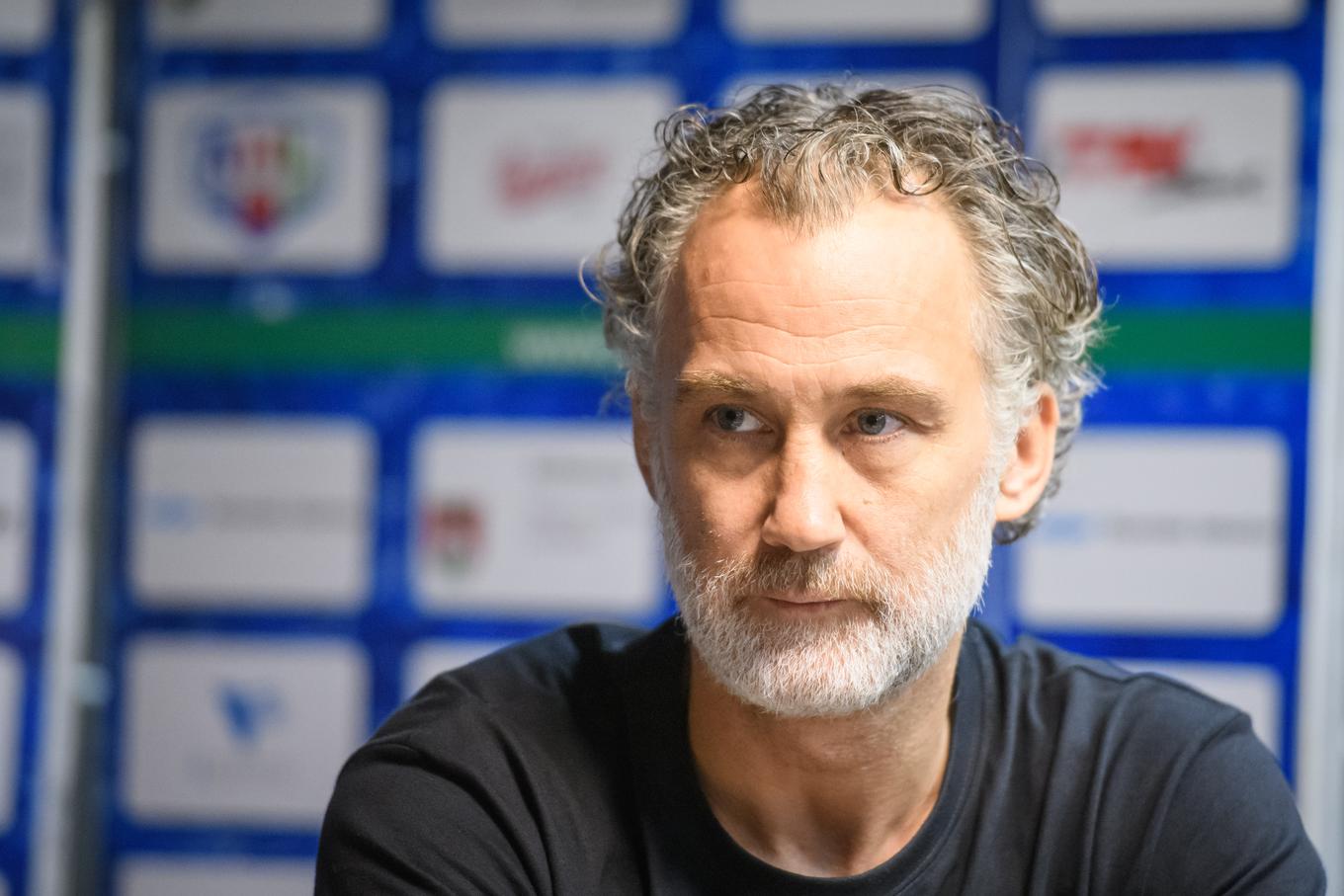 Svojeglavi osvajalec lovorik, ki sprostitev najde na jadrnici in ...