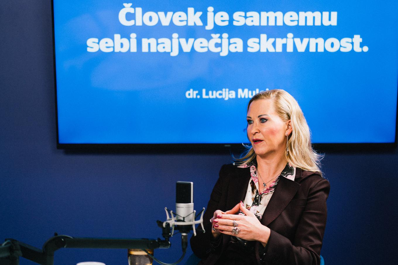 Dr. Lucija Mulej: Branje z zaslonov je kot poljub čez steklo #Spotkast ...