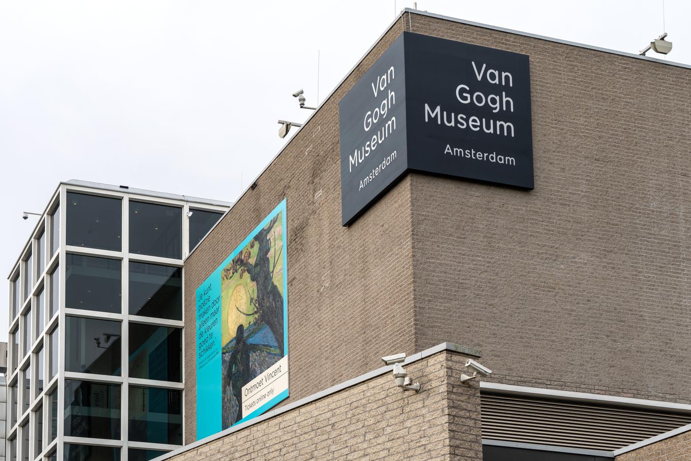 Amsterdamskemu muzeju Vincenta van Gogha brez pomoči vlade grozi ...