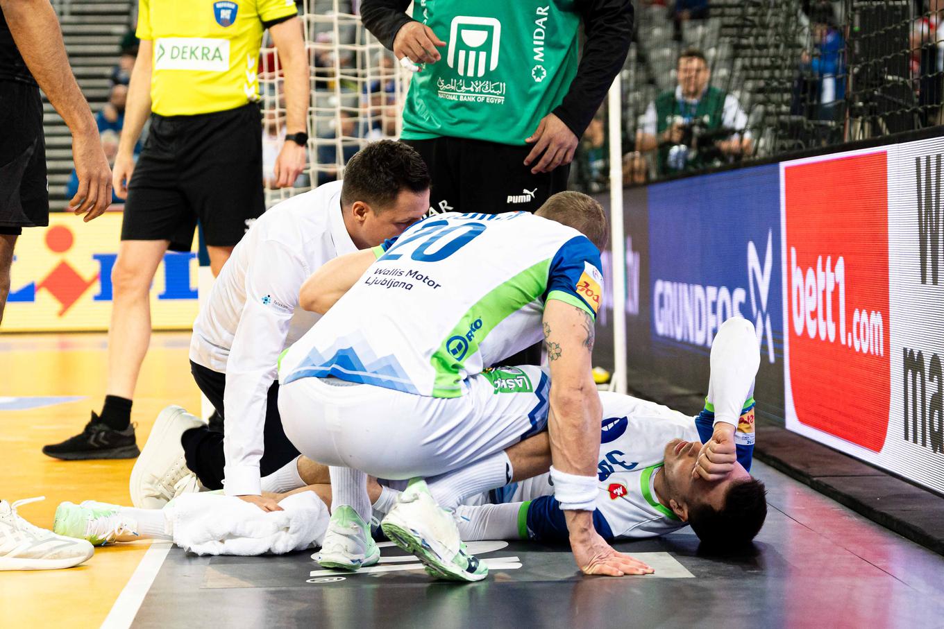 Slovenija brez četrtfinala in z novo poškodbo, Hrvati zmleli Islandce ...