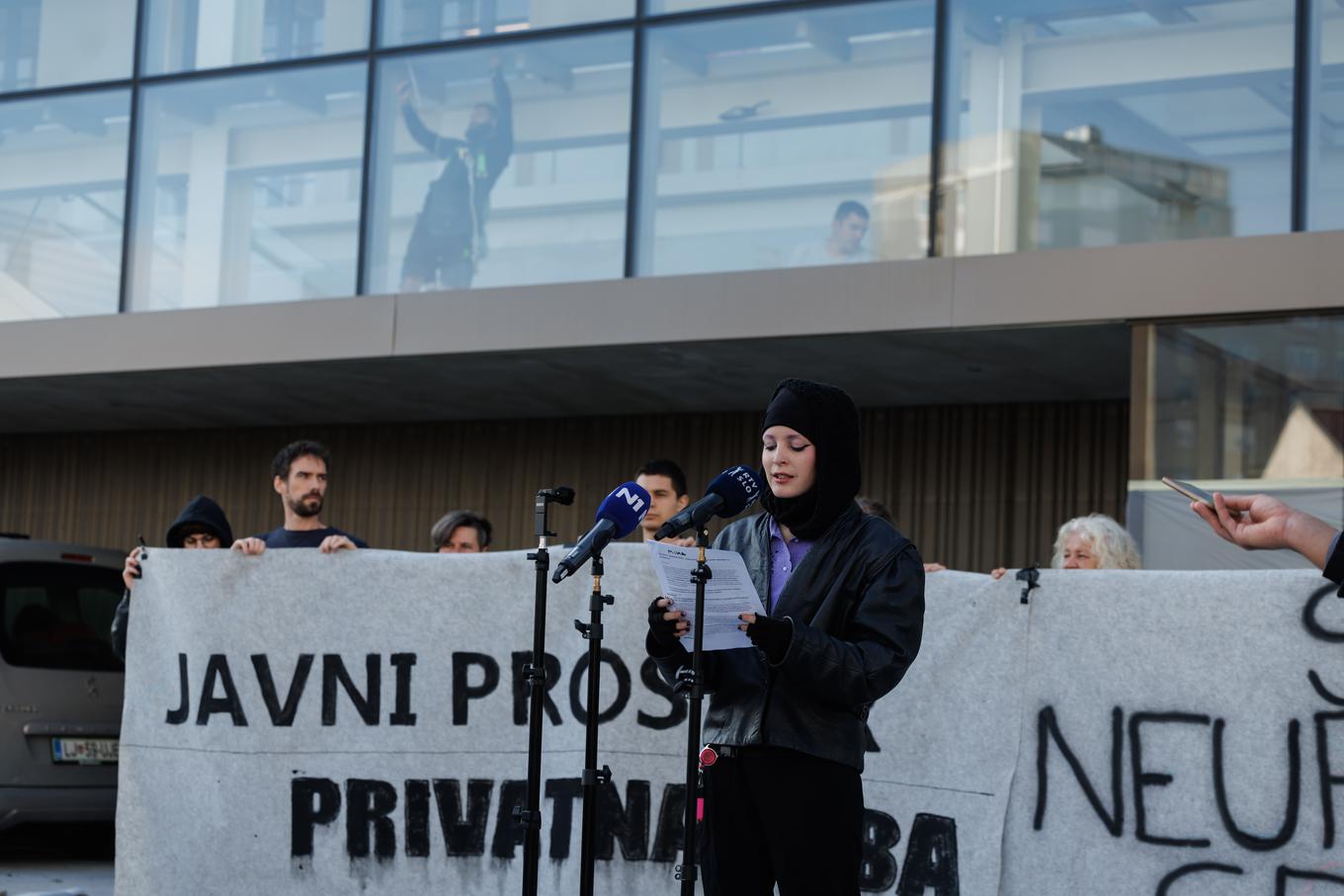 Neuporabniki Roga: Glavni učinek Centra Rog namesto ustvarjalnosti ...