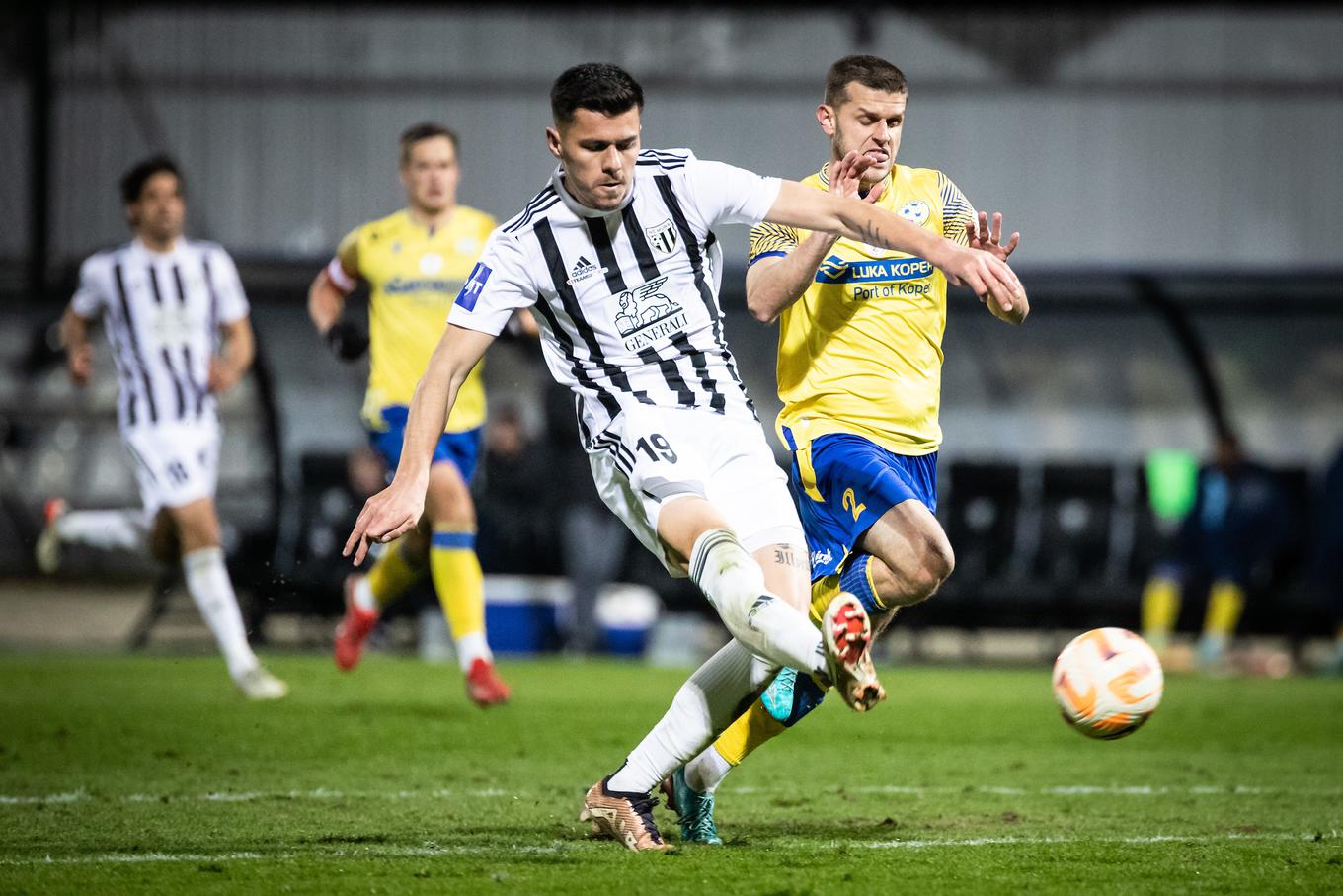 V Fazaneriji preobrat v dveh minutah, nov šampionski korak Olimpije ...