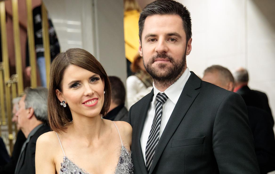 Znani novinarski par razdrl zaroko in se razšel - siol.net