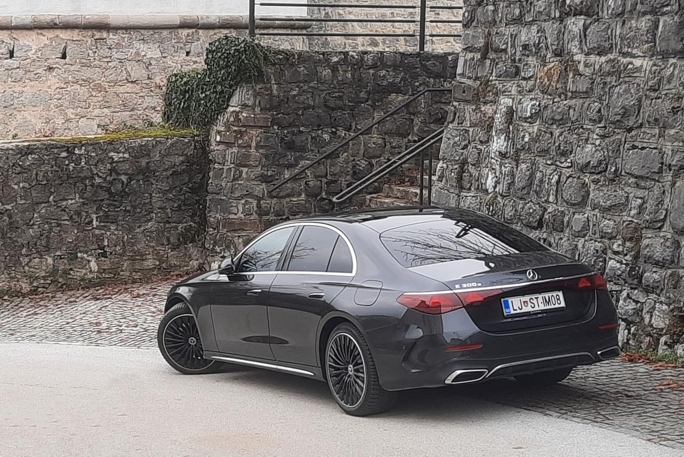 Mercedes še zna? To je limuzina po meri poslovnežev. #foto - siol.net