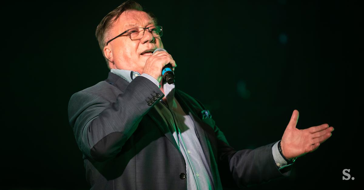 Halid Bešlić pristal v bolnišnici, koncerti so odpovedani - siol.net