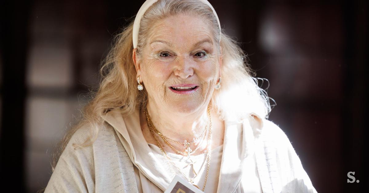 Elda Viler praznuje 80 let - siol.net