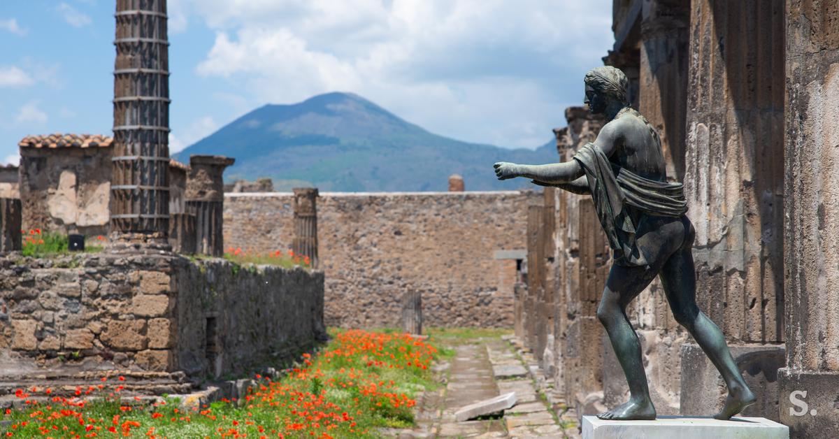 Umetna inteligenca prebrala antični zvitek, ki ga je pokopal izbruh ...