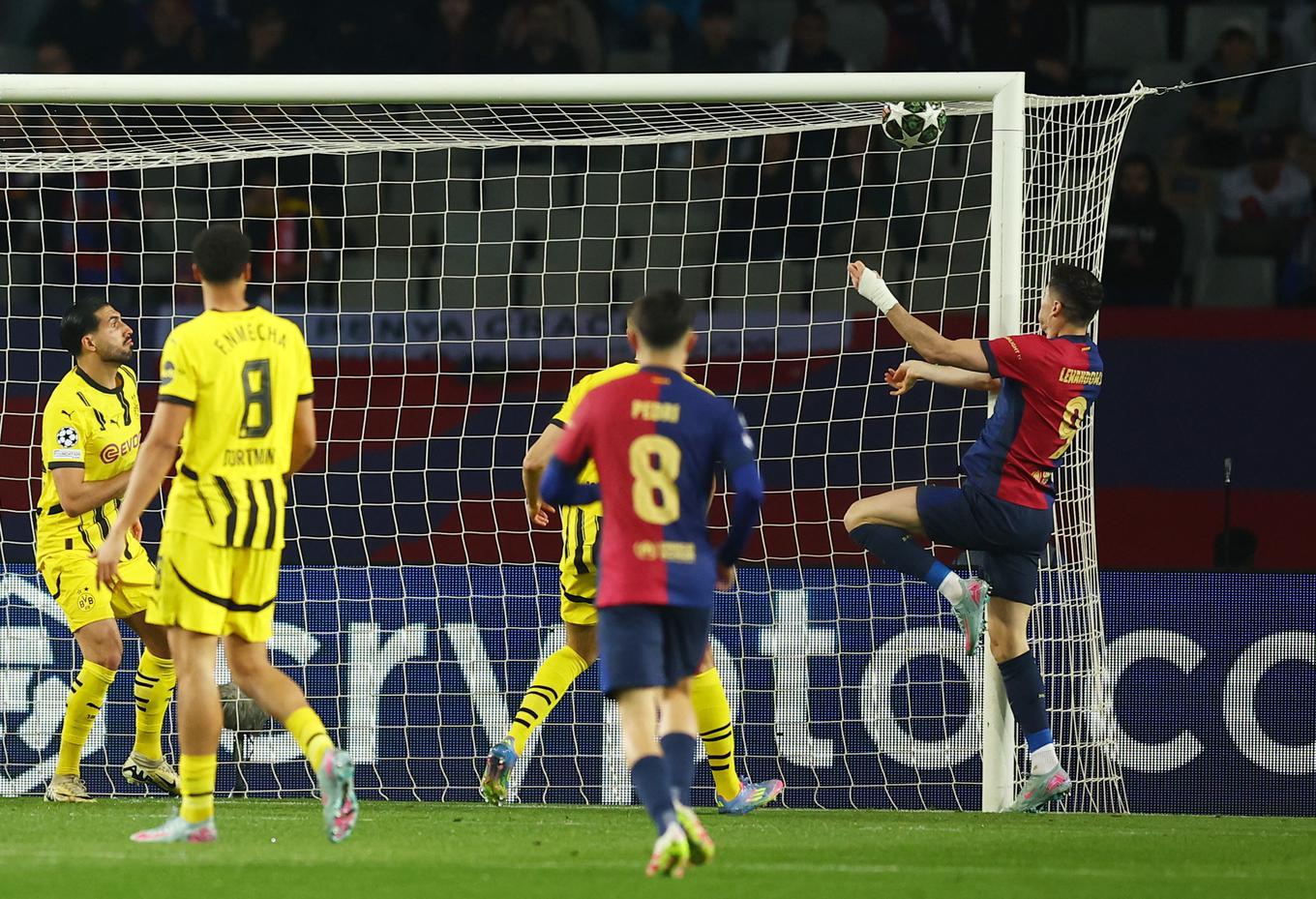Barcelona kot iz videoigre, z eno nogo v polfinalu tudi PSG - siol.net