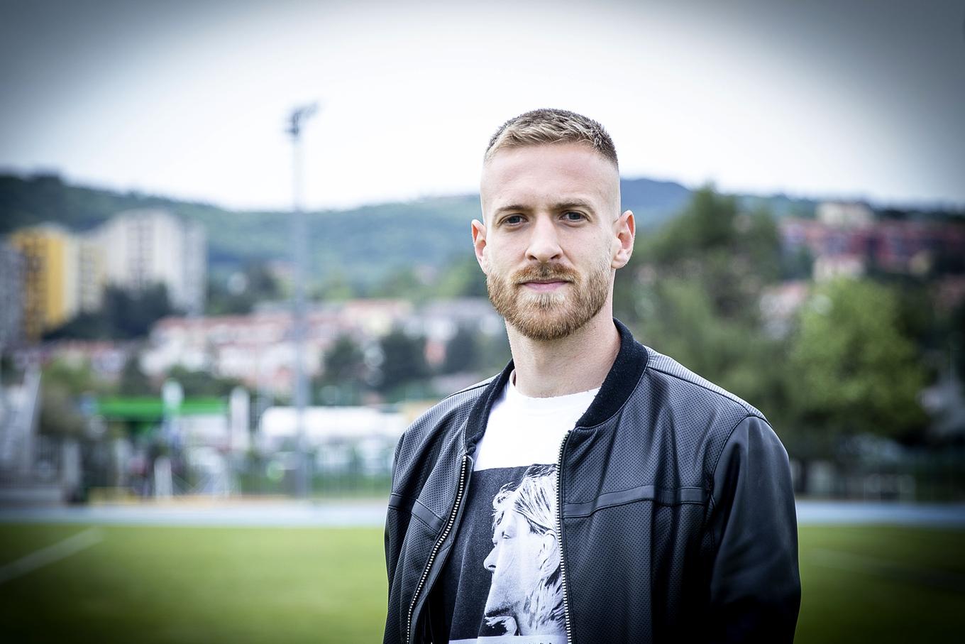 Da sem Mariborčanom pokazal sredinec? Naj si kupijo očala! - siol.net