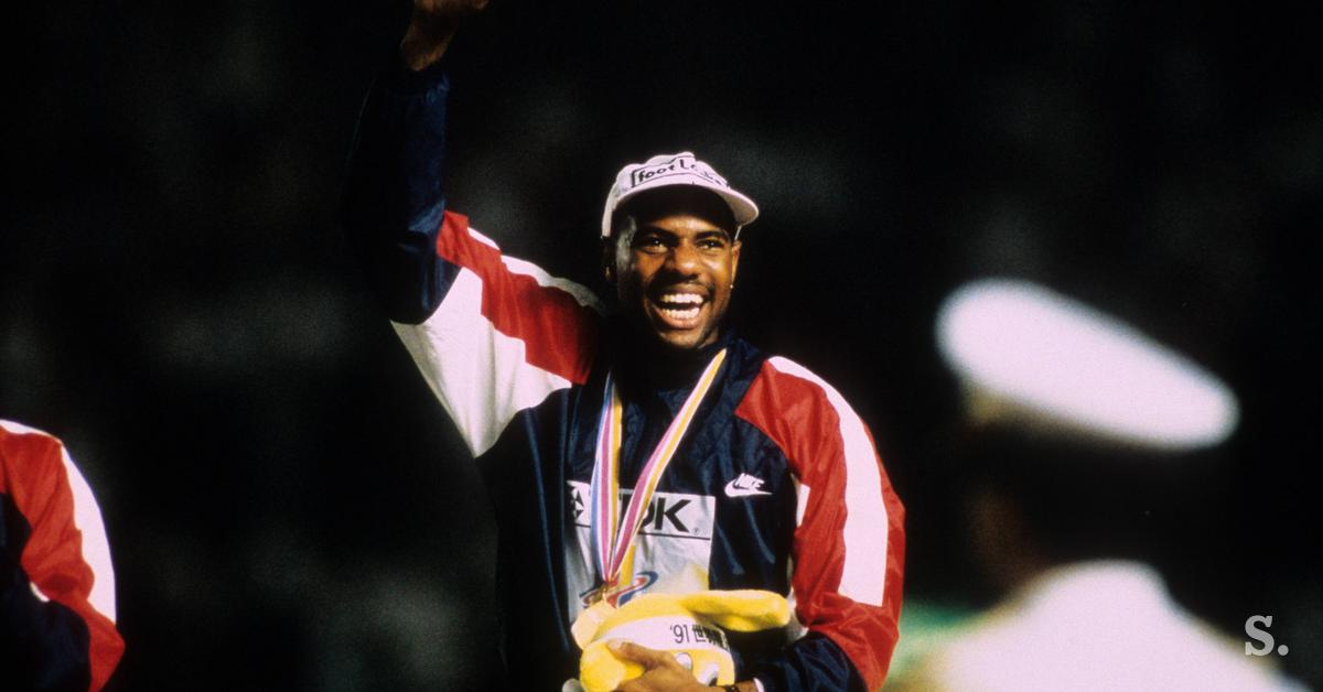 Mike Powell in Carl Lewis uprizorila zgodovinski dvoboj #video - siol.net