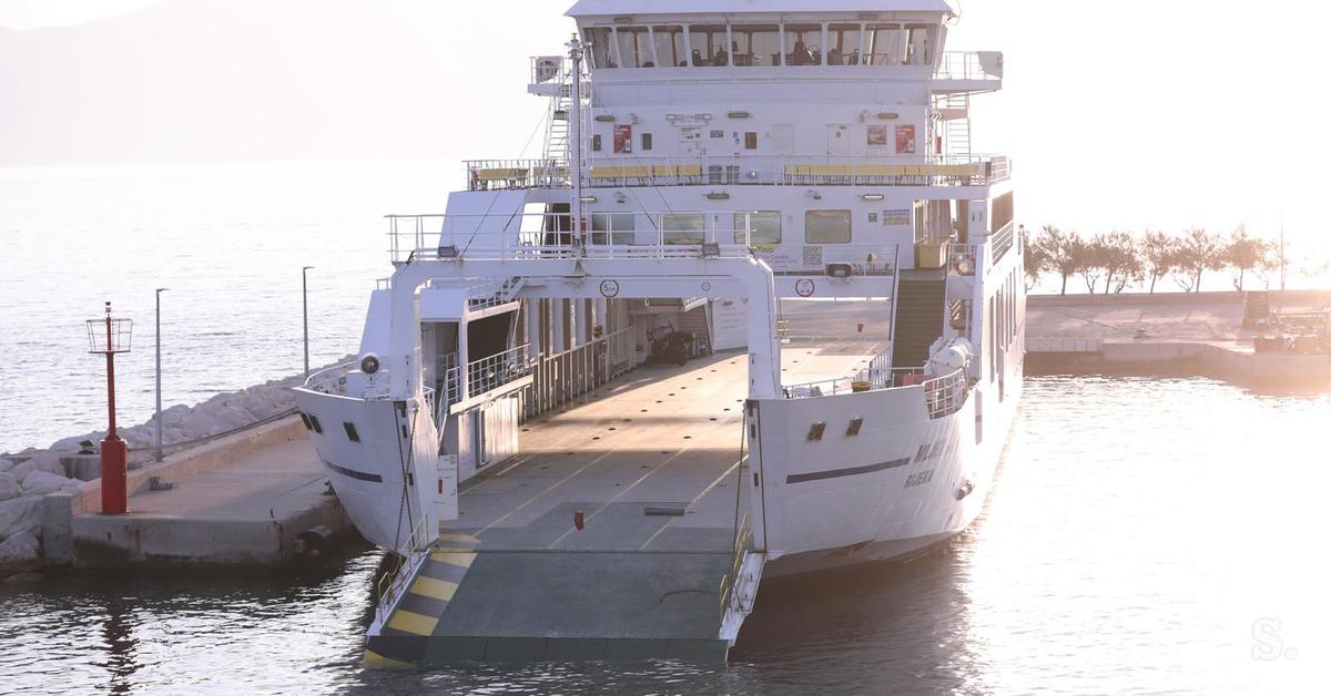 Nova nesreča: spet je padla vstopna rampa na trajektu, suspendiran prvi ...