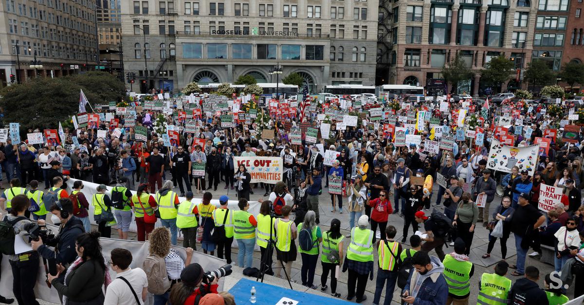 Trump Čikagu grozi z vojno - siol.net