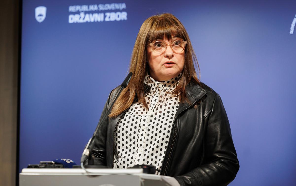 Predsednica preiskovalne komisije prejema grožnje, zaprosila tudi za ...