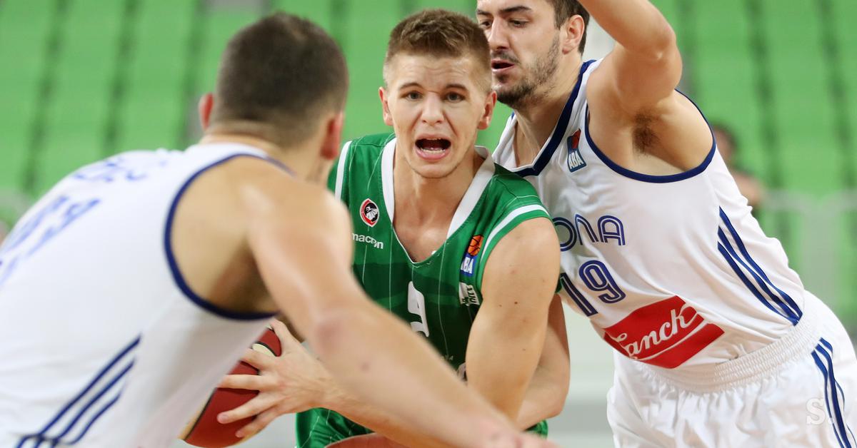 Čebular v norem zaključku za veliki skalp Krke, v Olimpijini garderobi ...