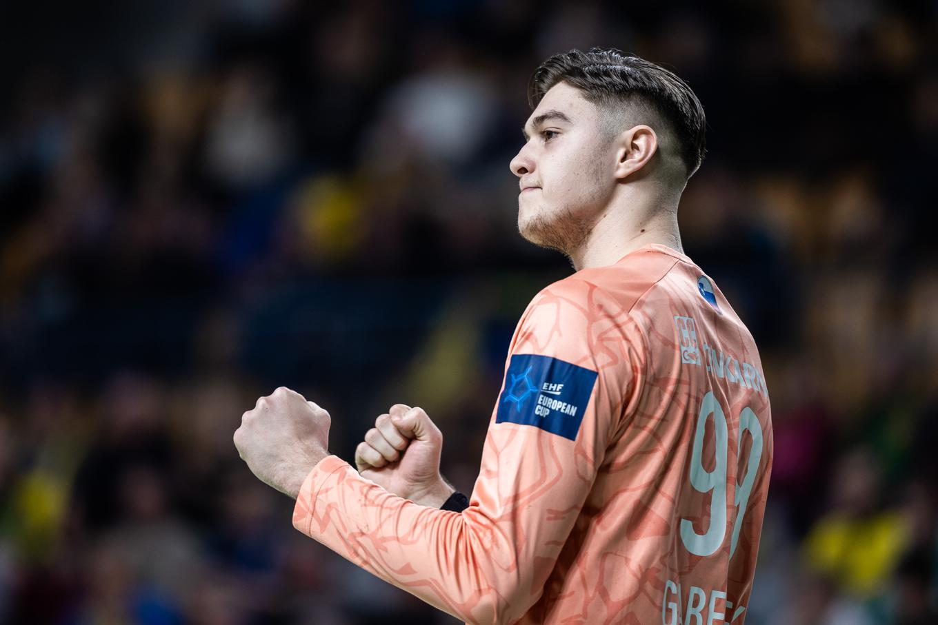 Večina favoritov do zmag, Gorenje le do točke - siol.net