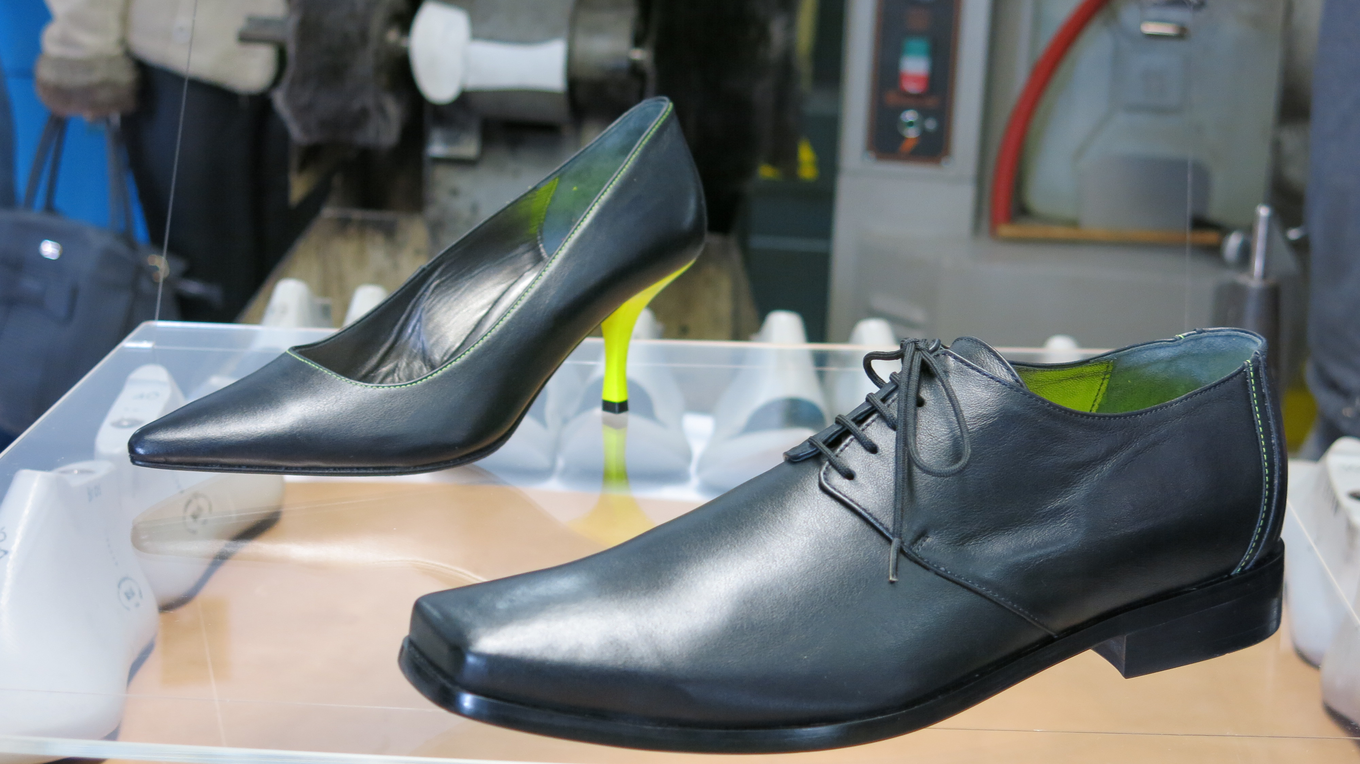 Na pogorišču Peka nastali prvi novi čevlji Alje Viryent #video - siol.net