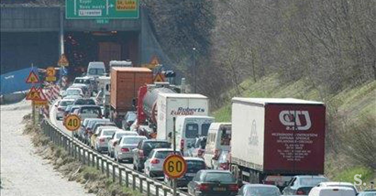 Zgoščen promet na slovenskih cestah - siol.net