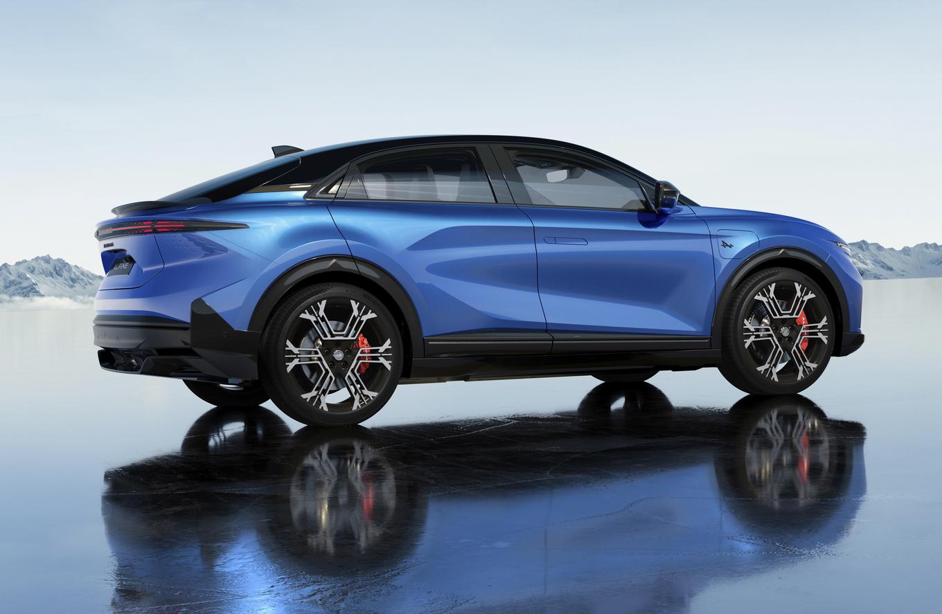 Alpine A390 s tremi motorji: največji, najtežji in najbolj praktičen do ...