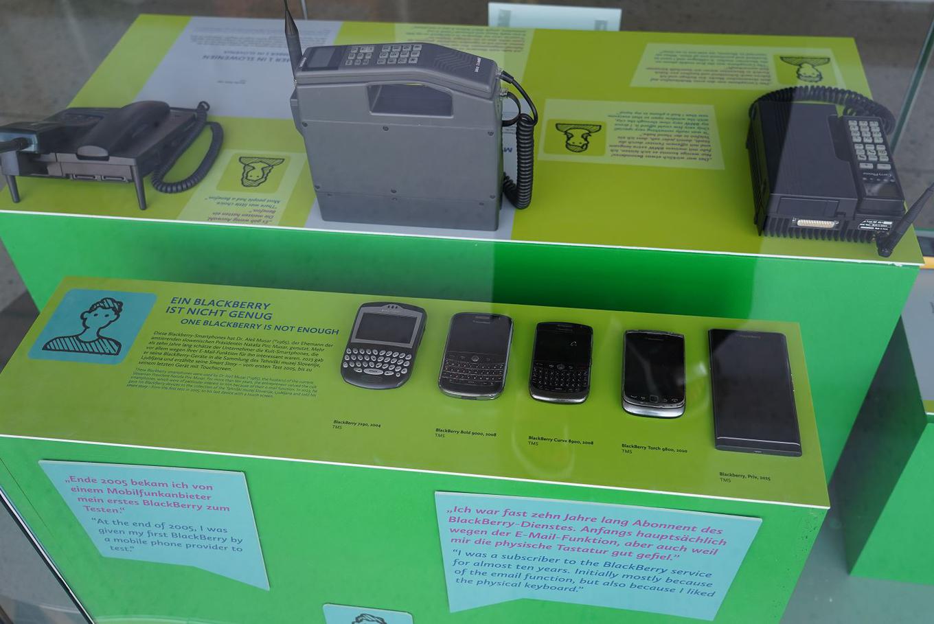 Odprtje občasne razstave o razvoju mobilne telefonije - siol.net