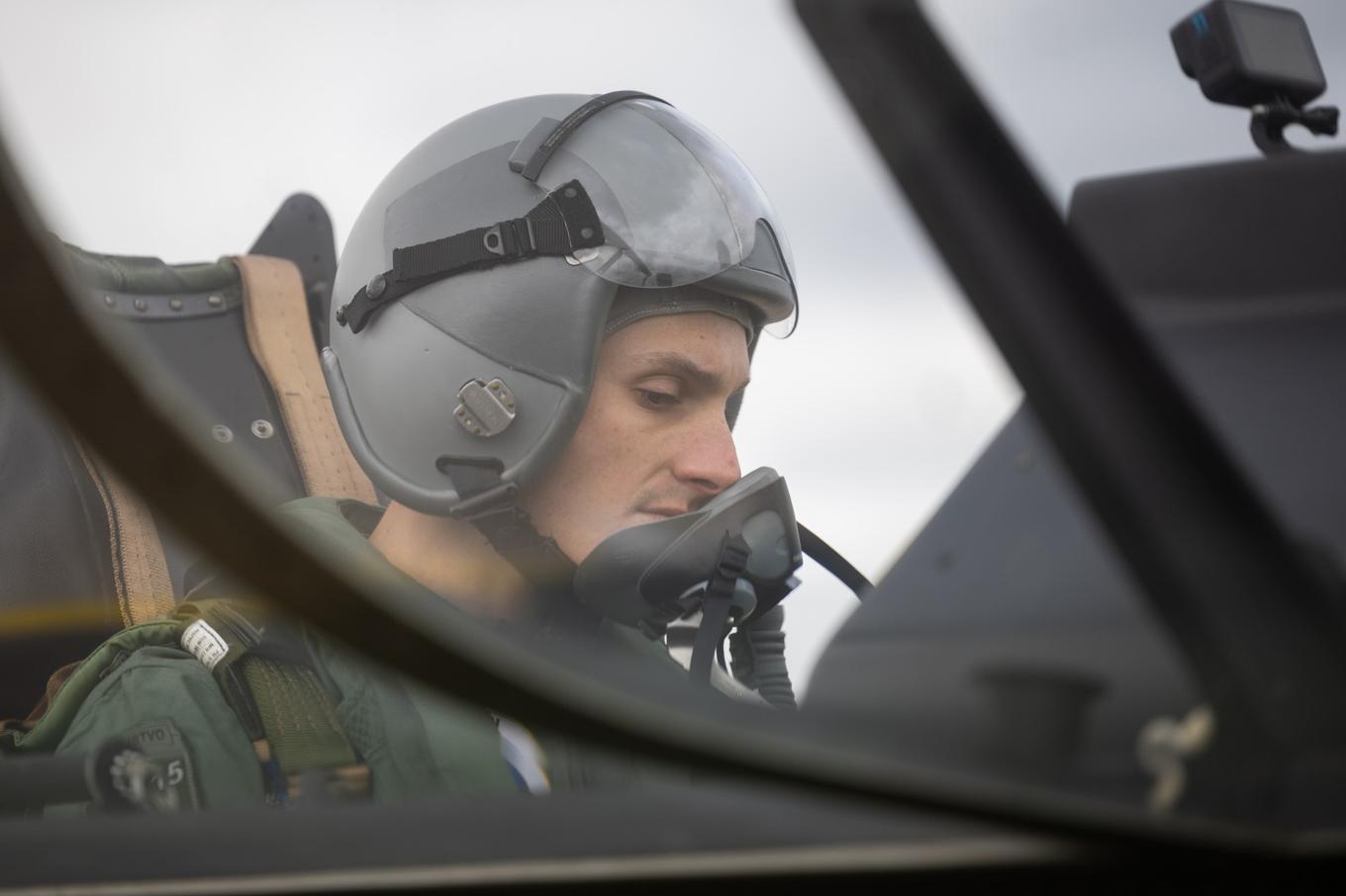 Domen Prevc z vojaškim pilotom preizkusil drugačno letenje - siol.net