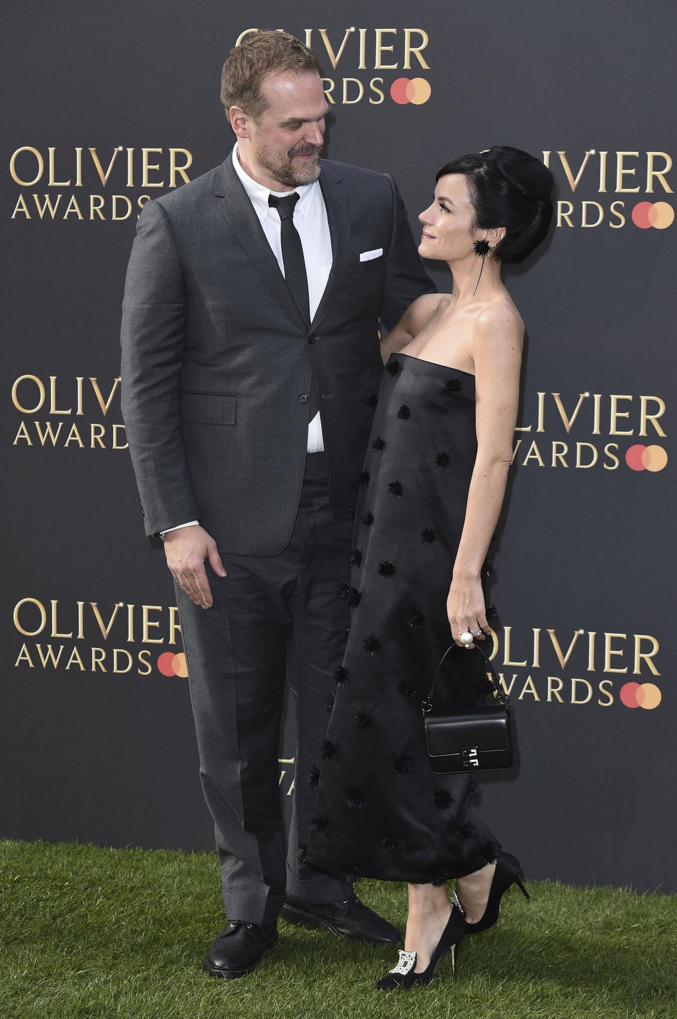 David Harbour prvič po burni ločitvi od Lily Allen prekinil molk - siol.net