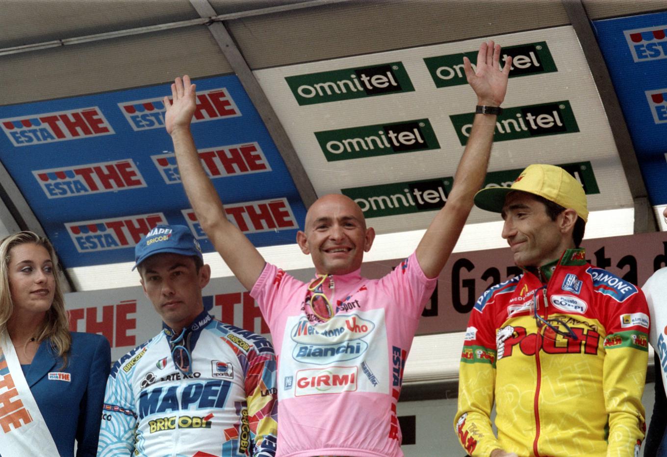 Tri najbolj šokantne zgodbe z Dirke po Italiji: od Pantanijeve tragedije do toaletne panike ...